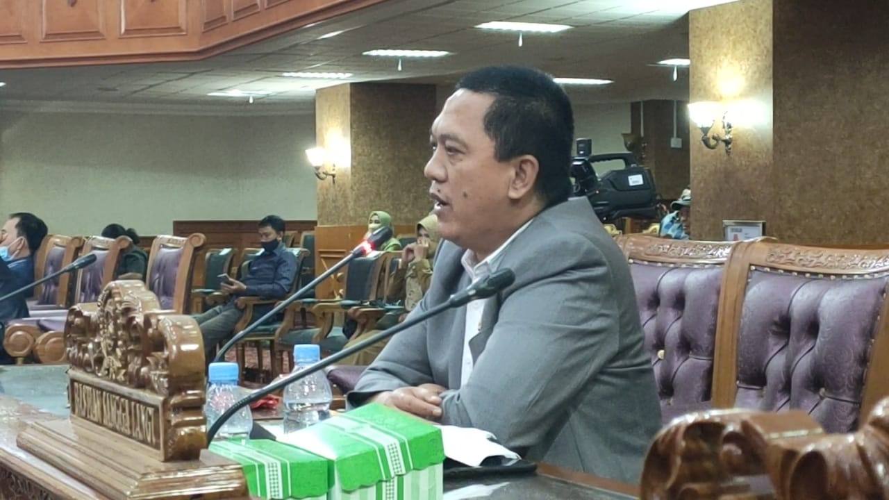 David Rante Layangkan Interupsi Saat Rapat Paripurna - Upnews.id